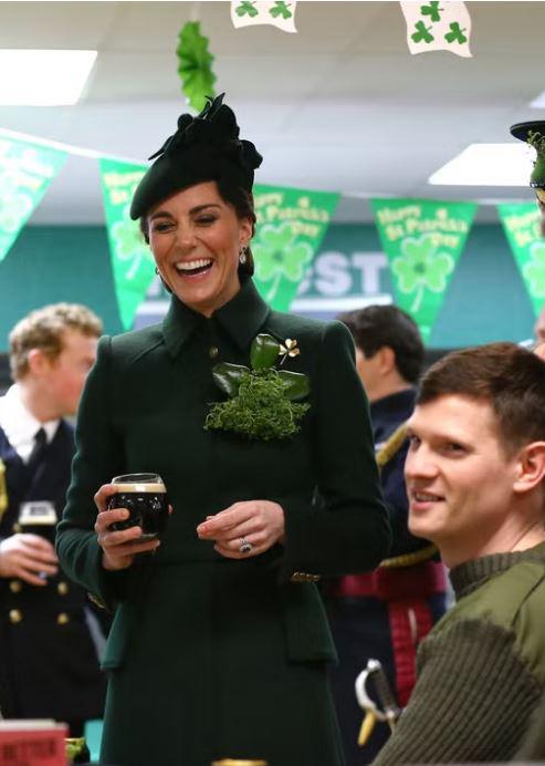 The Lanes Armoury | Irish Guards Officer's Cap Badge, Part Of the ...