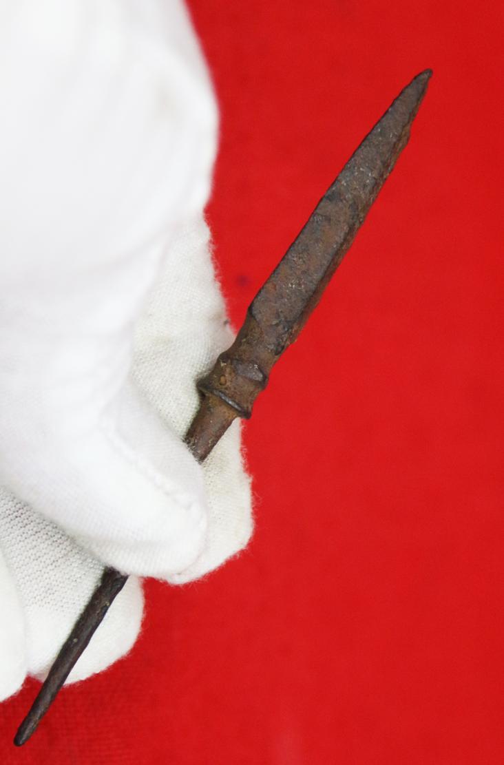 The Lanes Armoury | A 14th Century, Tanged, Quatrefoil Needle Bodkin ...